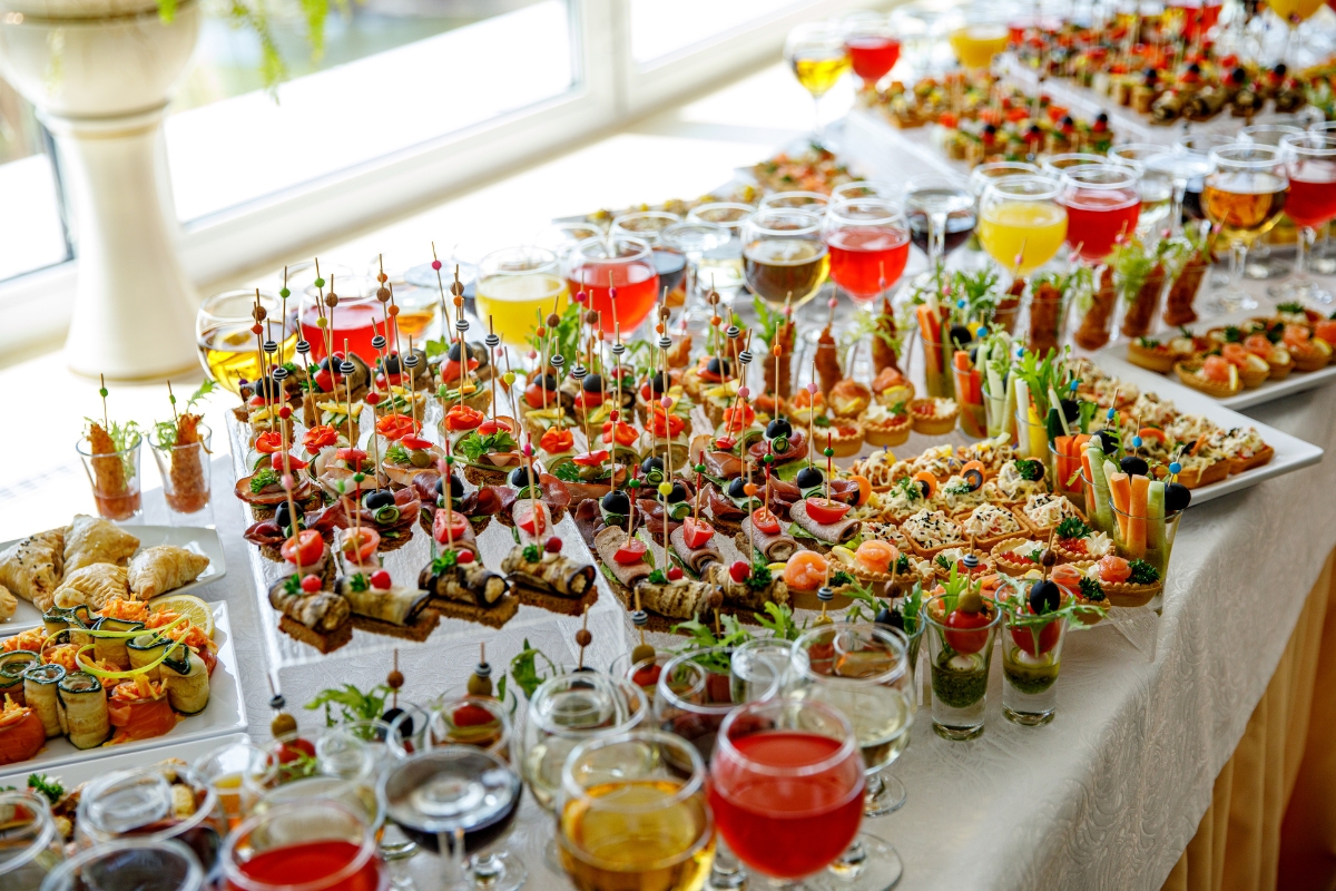 Catering Tips For Large Groups: Mastering The Art Of Big Events